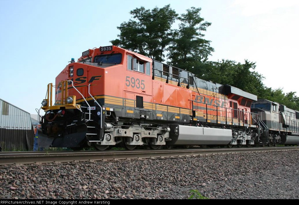 BNSF 5935